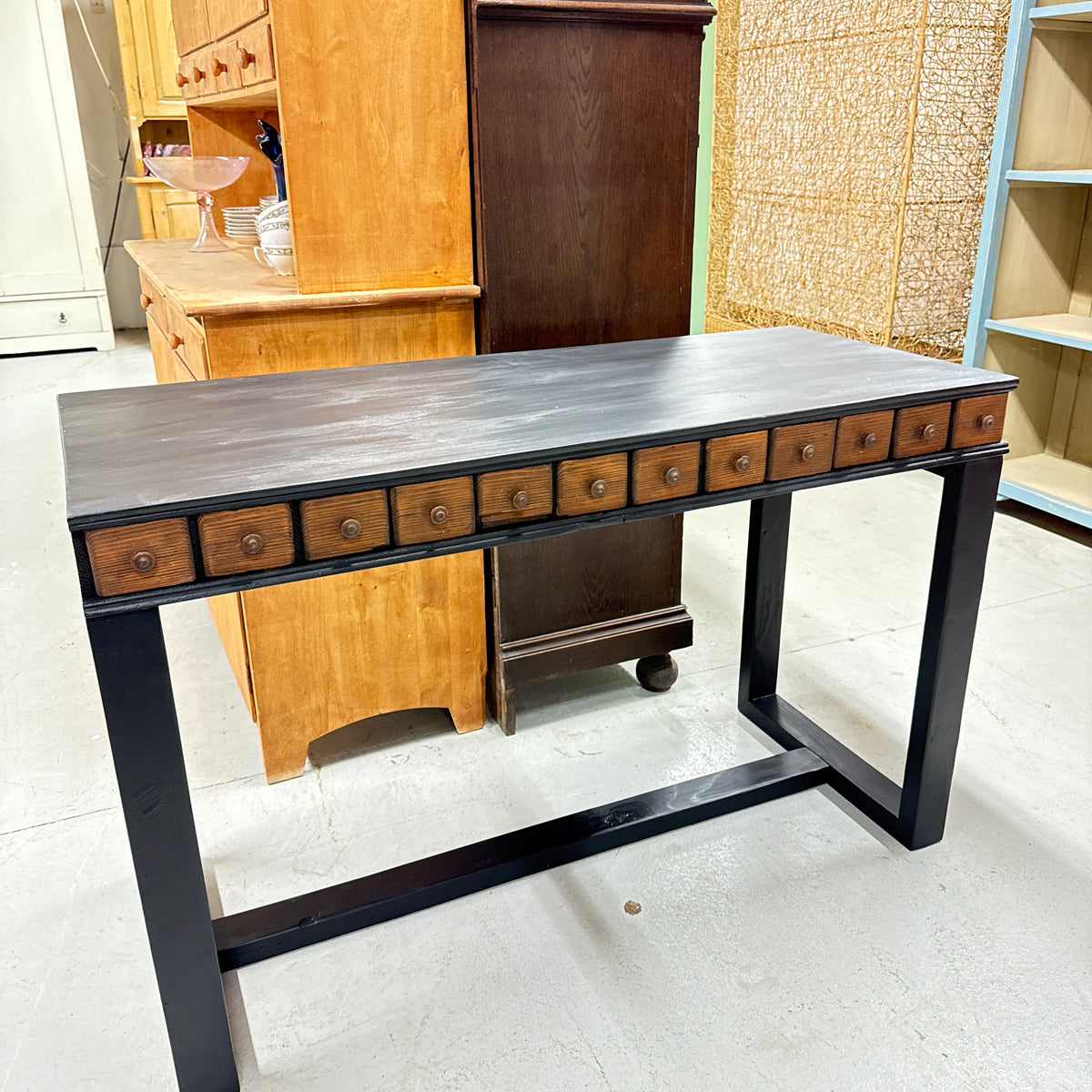 Upea lokerikko-kirjoituspöytä L.115.5cm, S.49cm, K.75cm – Lahden ...